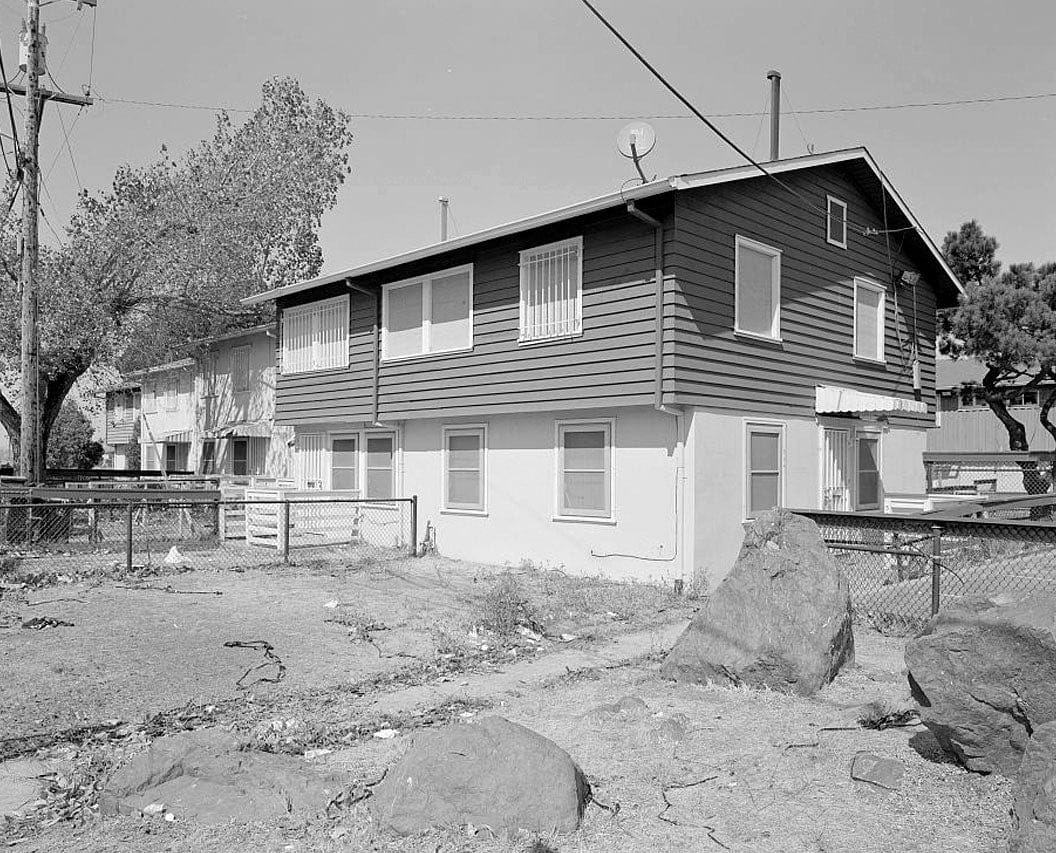 Historic Photo : Easter Hill Village, Building No. 25, North side of S ...