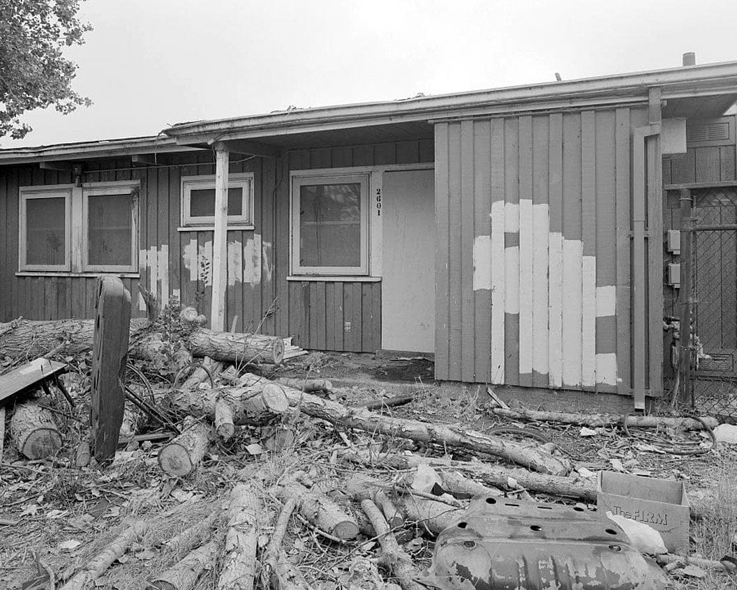 Historic Photo : Easter Hill Village, Building No. 16, Northeast corne ...