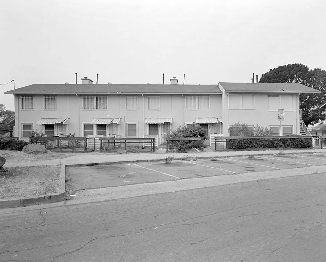 Historic Photo : Easter Hill Village, Building No. 28, West side of Co ...