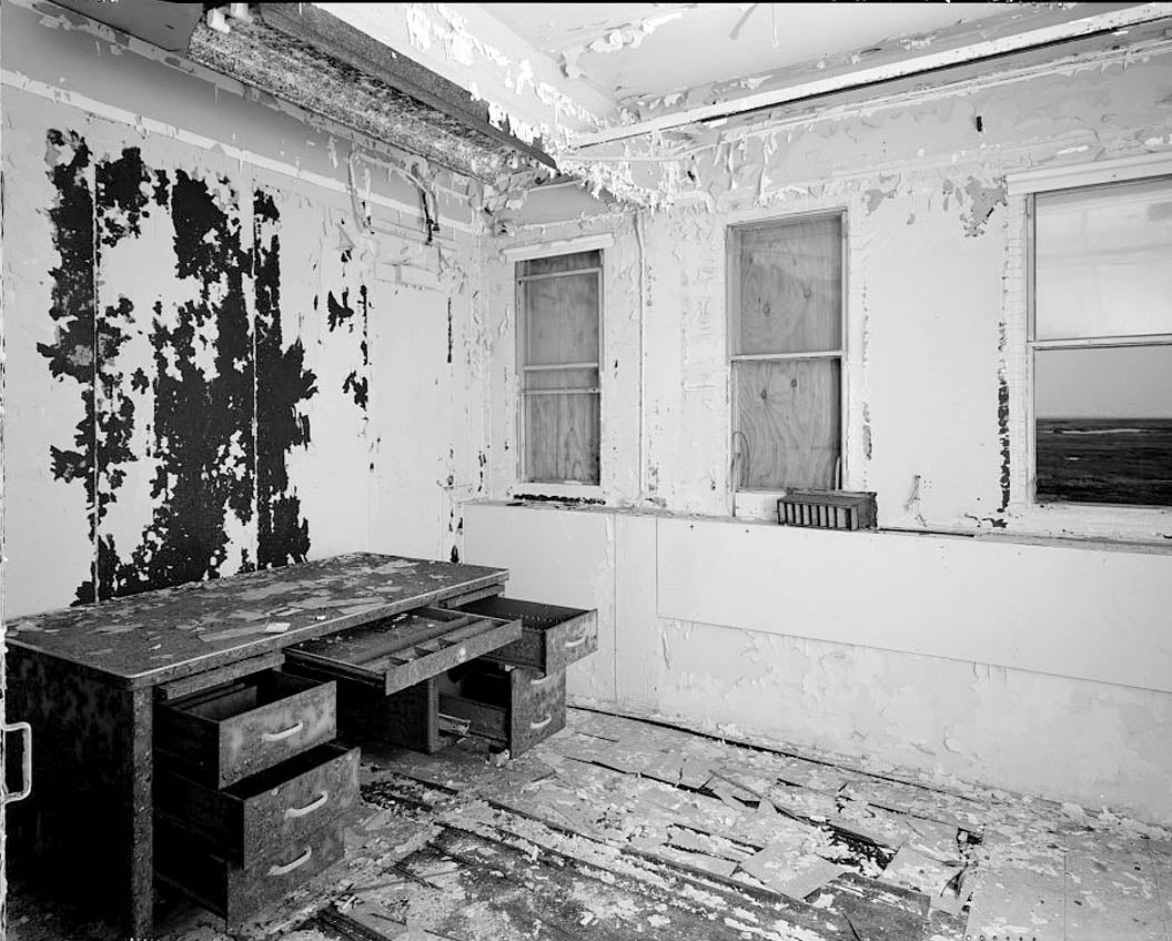 Historic Photo : POW-3 Distant Early Warning Line Station, Bullen Poin ...