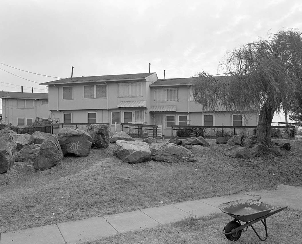 Historic Photo : Easter Hill Village, Building No. 29, West side of Co ...