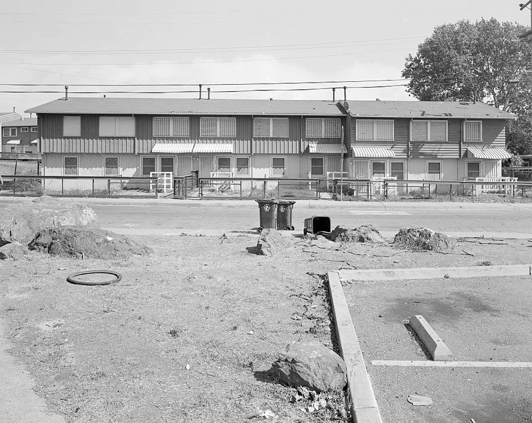 Historic Photo : Easter Hill Village, Building No. 17, East side of So ...