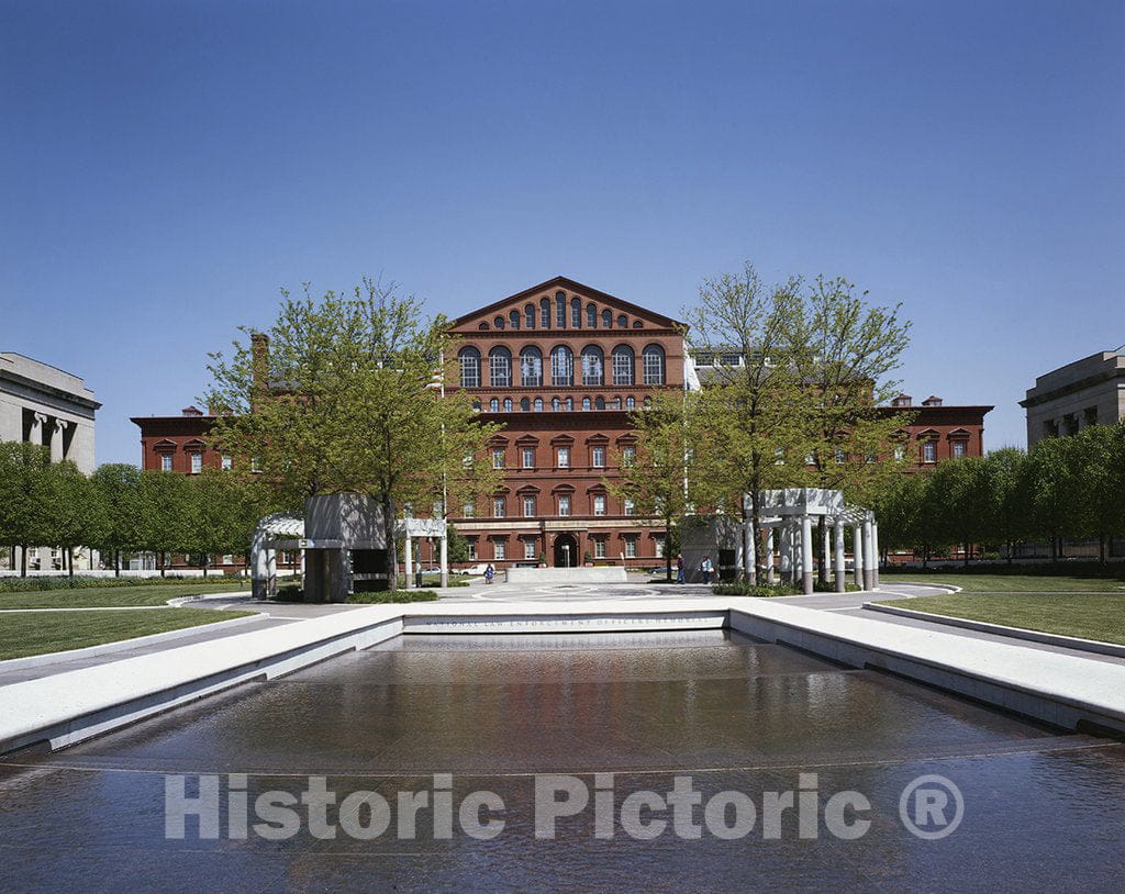 Washington, D.C. Photo - U.S. National Law Enforcement Memorial and Na ...