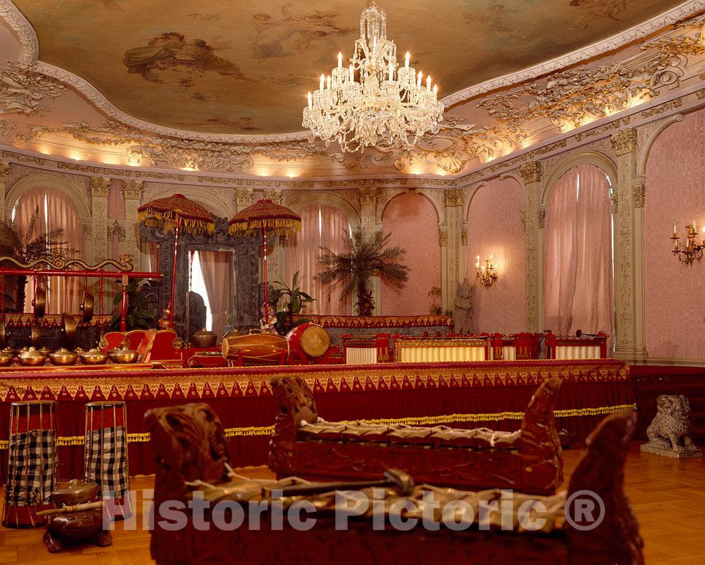 Photo - Louis XIV drawing room now holds the instruments of a traditio ...