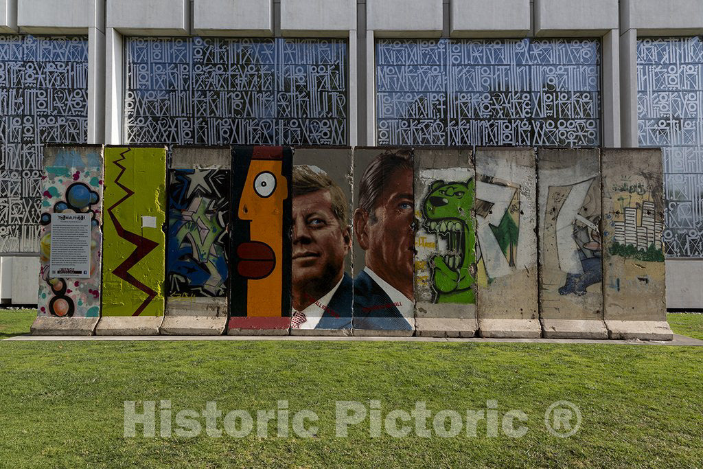 California Photo - The Wall Project Presented by The Wende Museum. Por ...
