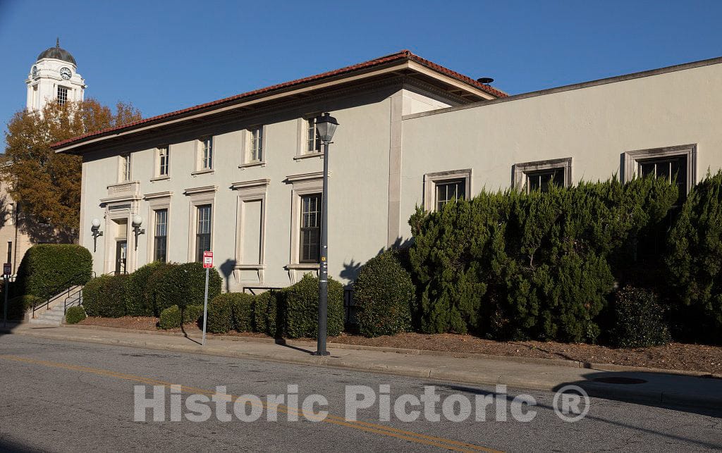 Photo- Side View, Exterior. Historic Pitt County Courthouse in Greenvi ...