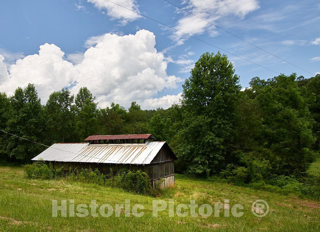 Photo - Unusual Old barn with a Ventilation Deck Near Clarkesville in ...